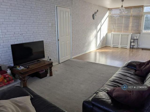 2 bedroom maisonette to rent