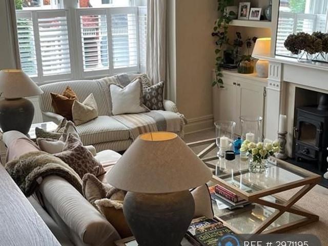 2 bedroom maisonette to rent