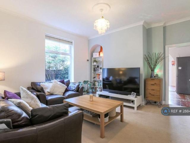 2 bedroom maisonette to rent