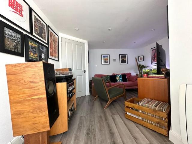 2 bedroom maisonette to rent