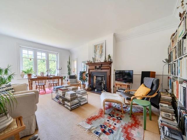 2 bedroom maisonette to rent