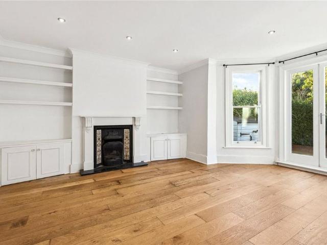 2 bedroom maisonette to rent