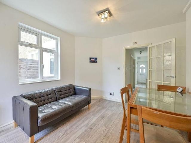 2 bedroom maisonette to rent