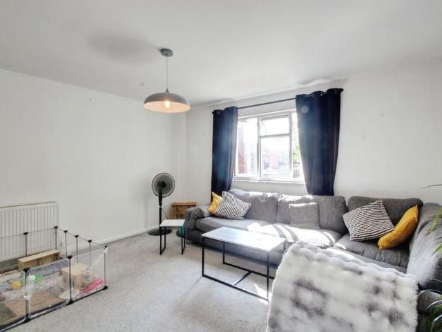 2 bedroom maisonette to rent