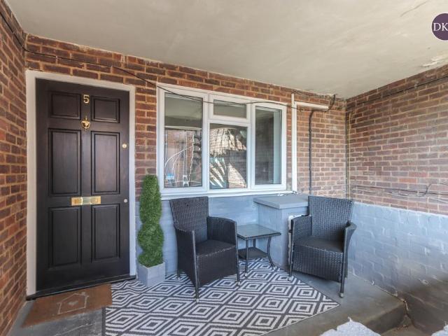 2 bedroom maisonette to rent