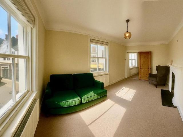 2 bedroom maisonette to rent