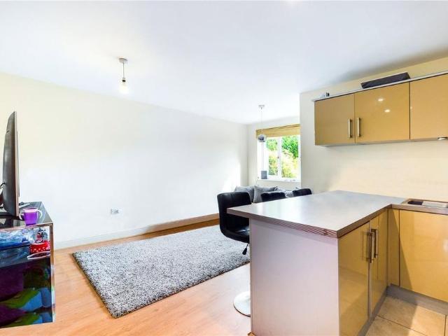 2 bedroom maisonette to rent