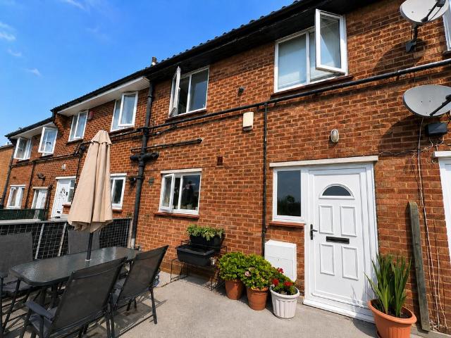2 bedroom maisonette to rent
