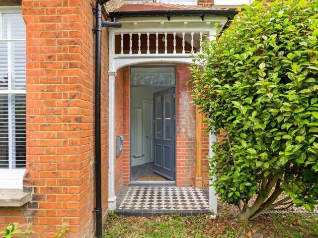 2 bedroom maisonette to rent