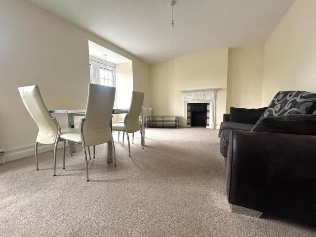 2 bedroom maisonette to rent
