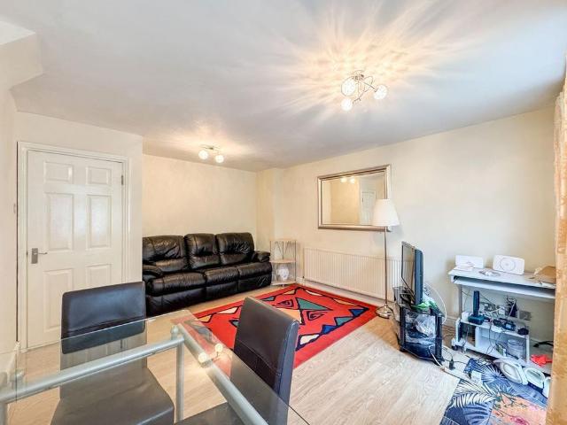 2 bedroom maisonette to rent