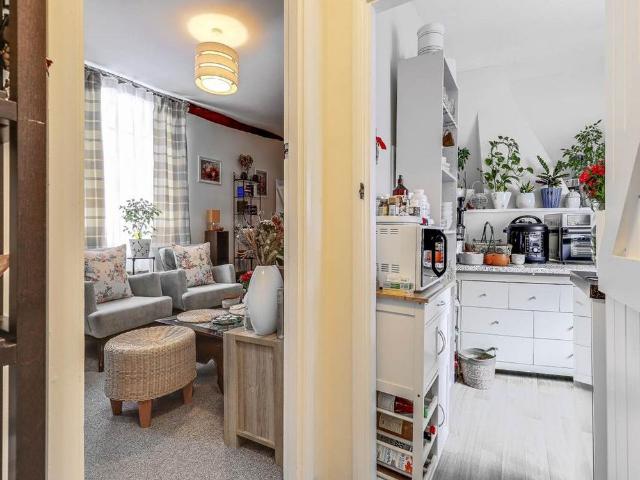 2 bedroom maisonette to rent