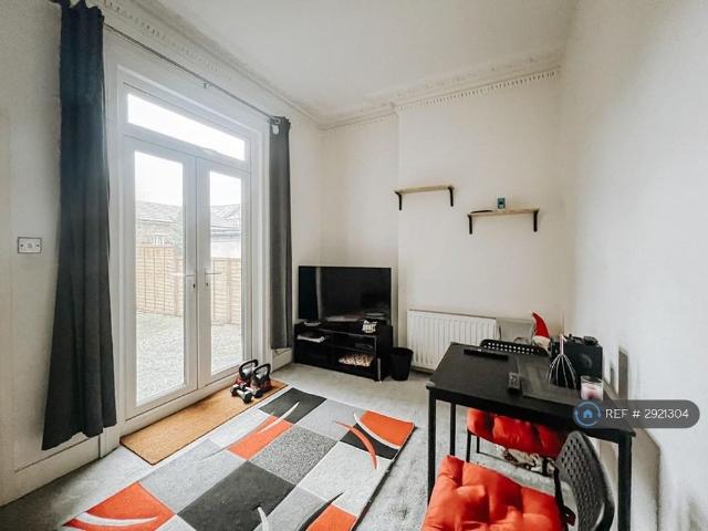 2 bedroom maisonette to rent