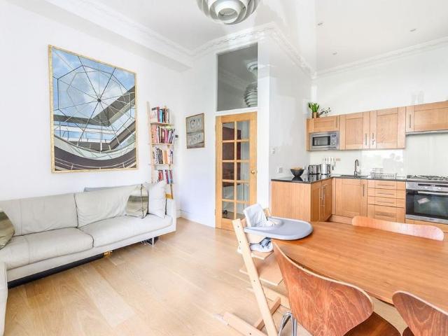 2 bedroom maisonette to rent