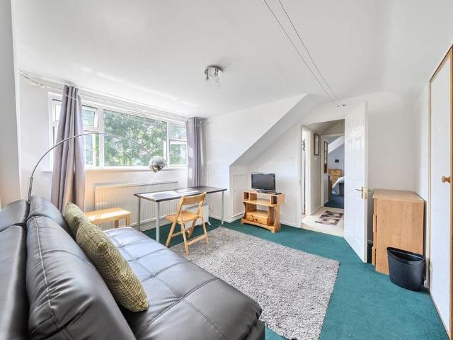 2 bedroom maisonette to rent