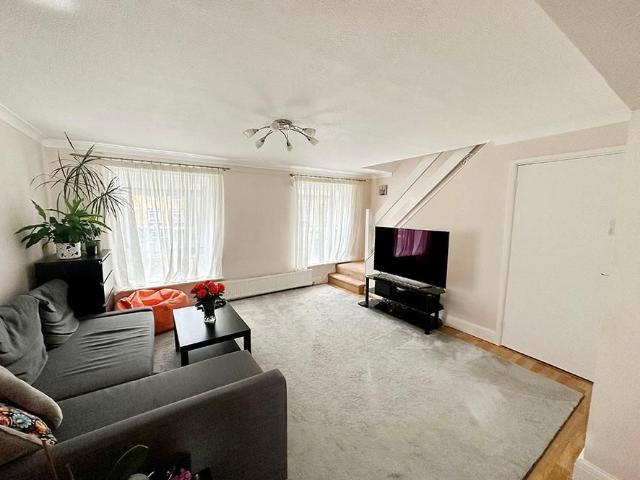 2 bedroom maisonette to rent