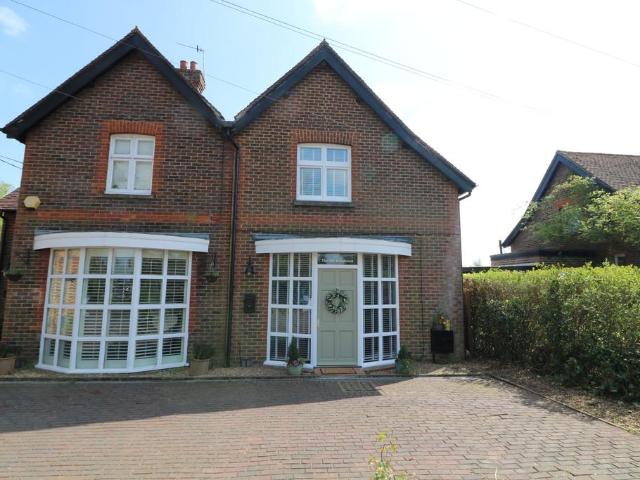 2 bedroom maisonette to rent