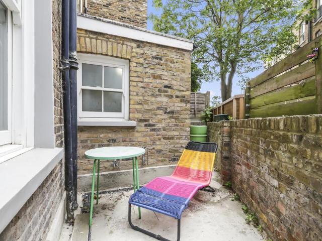 2 bedroom maisonette to rent