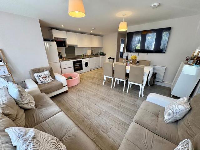 2 bedroom maisonette to rent