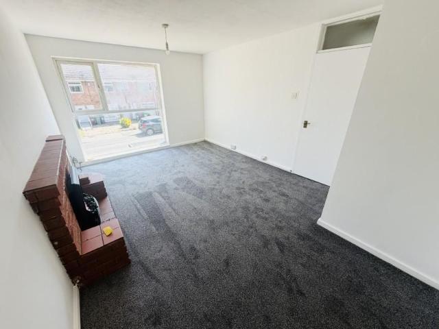 2 bedroom maisonette to rent