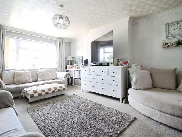 2 bedroom maisonette to rent