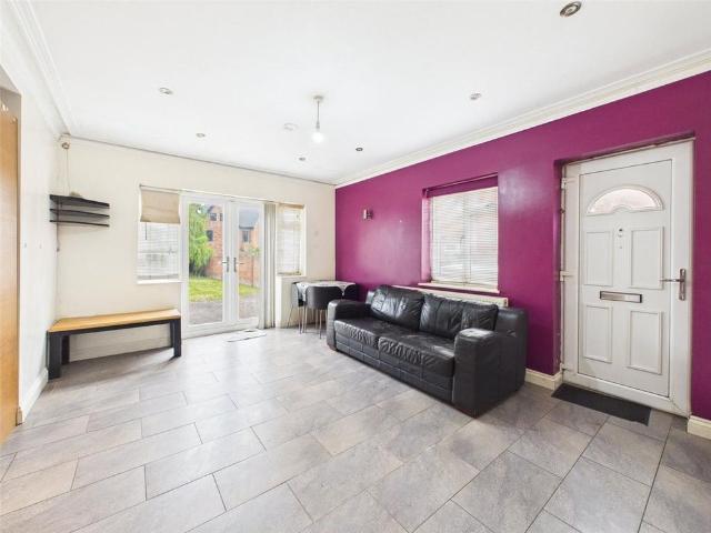 2 bedroom maisonette to rent
