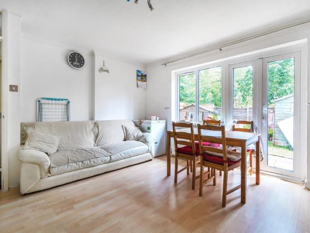 2 bedroom maisonette to rent