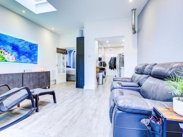 2 bedroom maisonette to rent