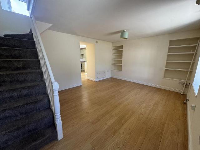 2 bedroom maisonette to rent