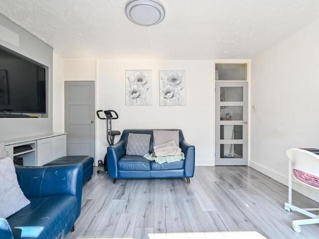 2 bedroom maisonette to rent