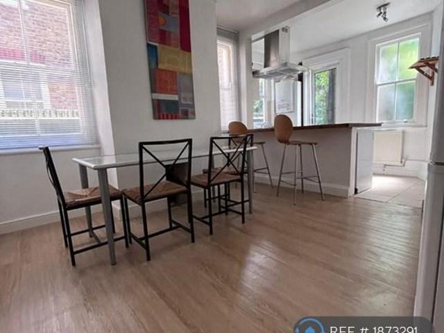 2 bedroom maisonette to rent