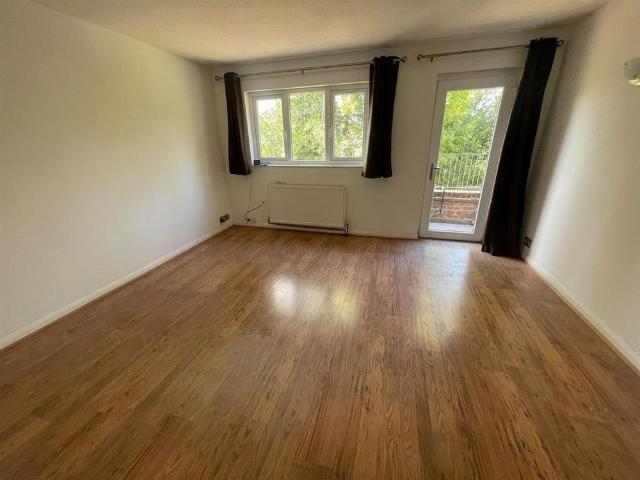 2 bedroom maisonette to rent