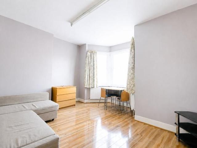 2 bedroom maisonette to rent