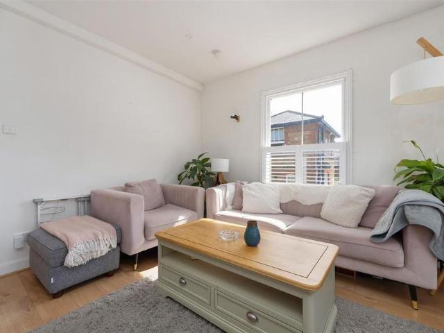 2 bedroom maisonette to rent