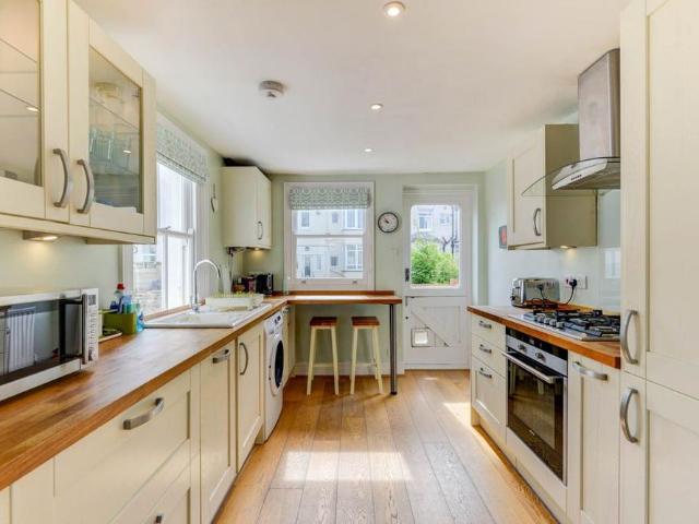 2 bedroom maisonette to rent