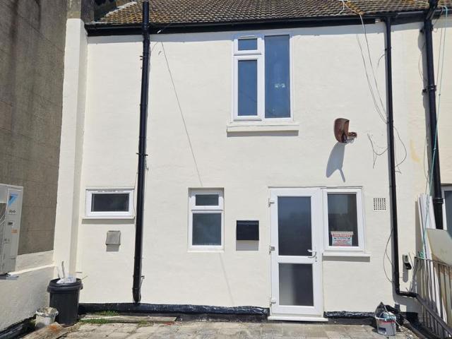 2 bedroom maisonette to rent
