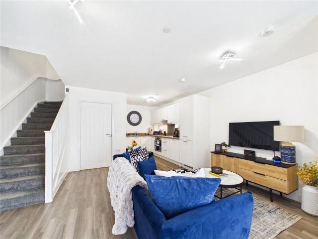 2 bedroom maisonette to rent