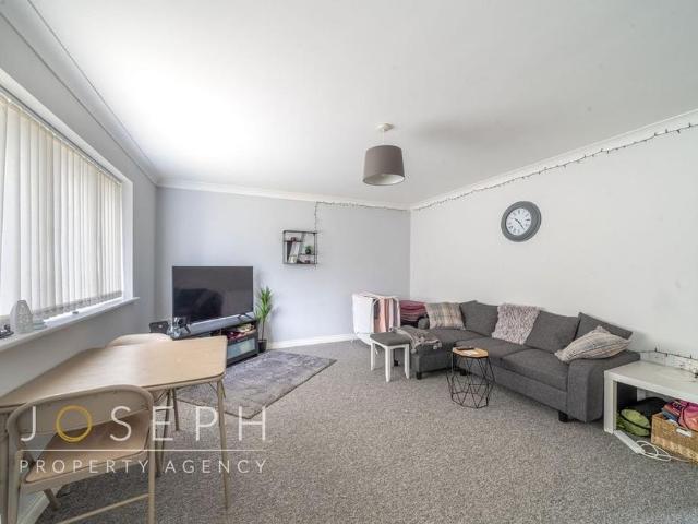 2 bedroom maisonette to rent