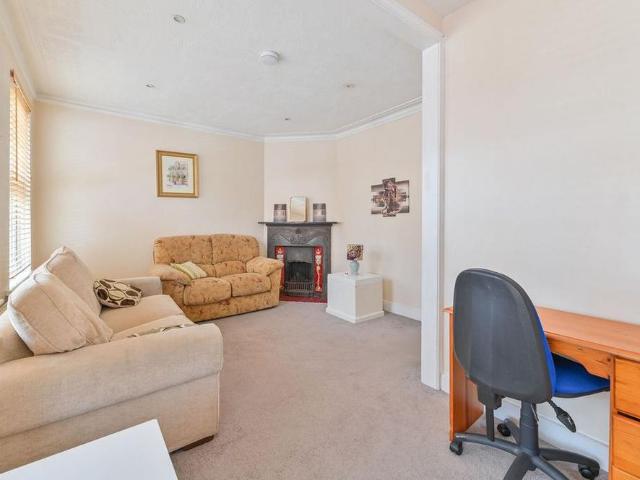 2 bedroom maisonette to rent