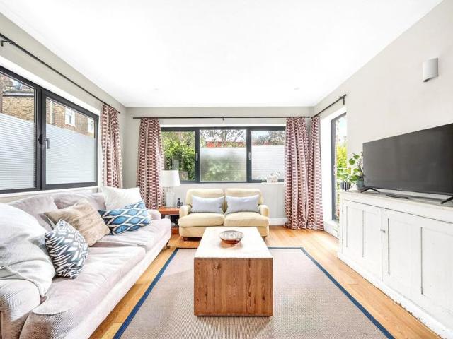 2 bedroom maisonette to rent