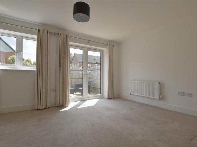 2 bedroom maisonette to rent