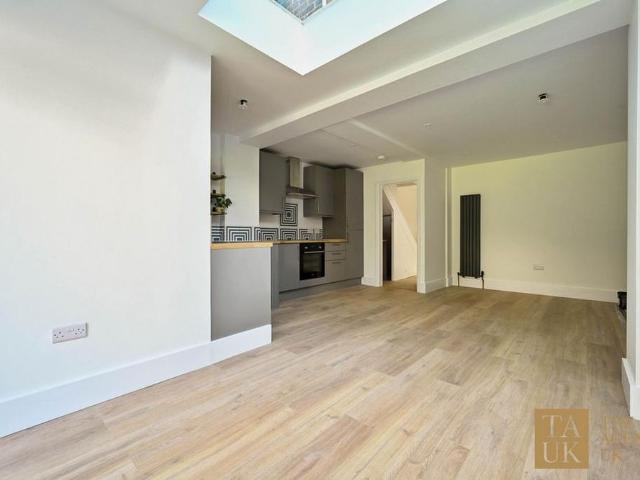 2 bedroom maisonette to rent