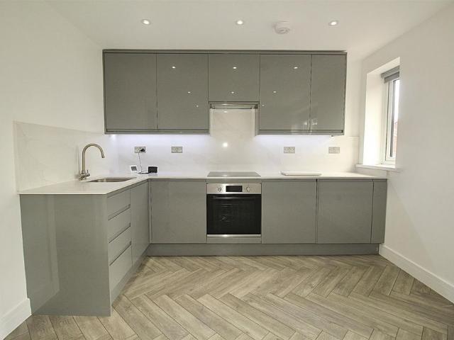 2 Bedroom Maisonette Upper To Let