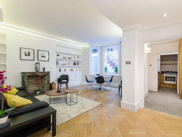 2 Bedroom Maisonette for Auction in Rosary Gardens