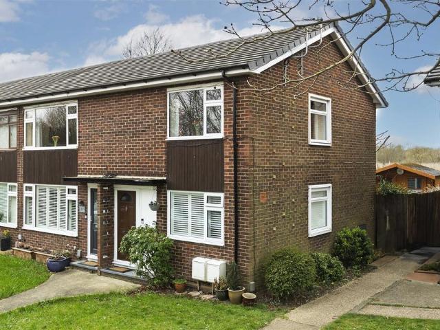 2 bedroom maisonette for sale