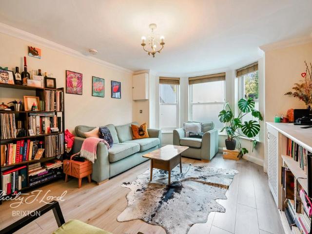 2 bedroom maisonette for sale