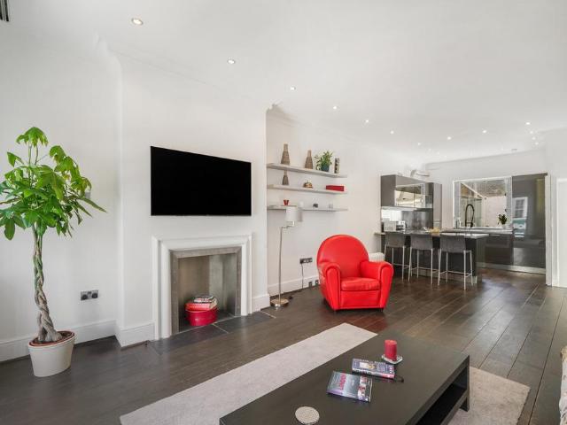 2 bedroom maisonette for sale