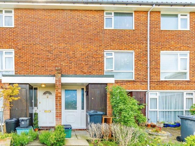 2 bedroom maisonette for sale