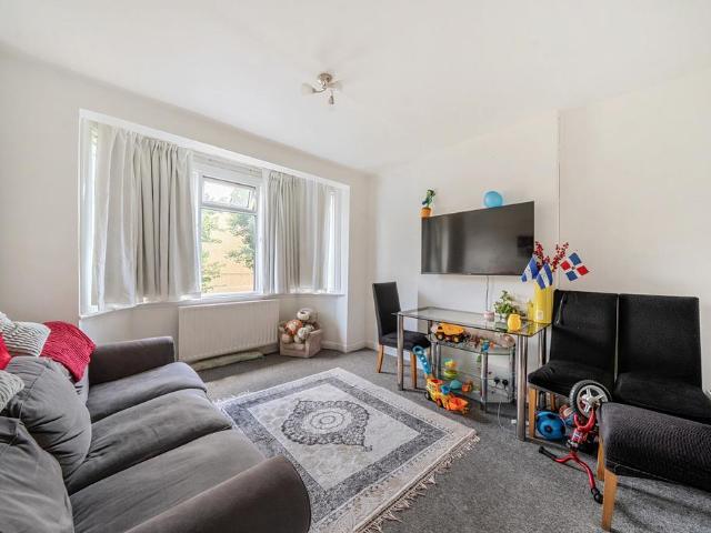 2 bedroom maisonette for sale