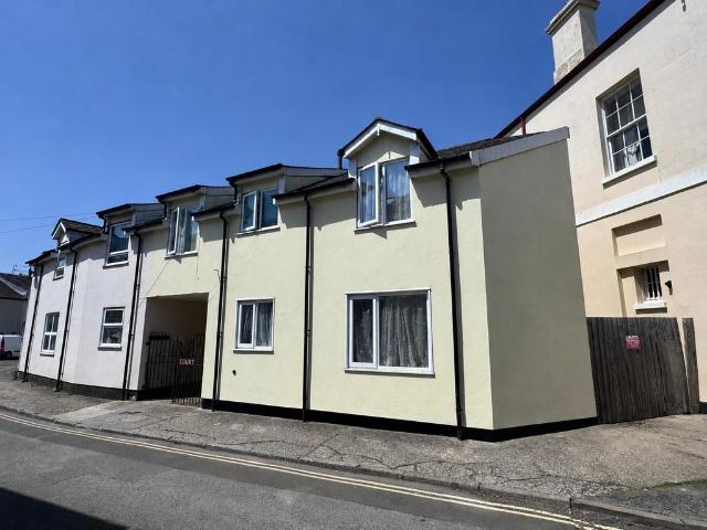 2 bedroom maisonette for sale